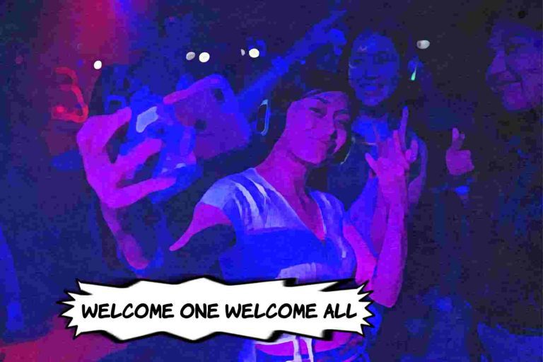 20 Phrases Similar to “Come One Come All”